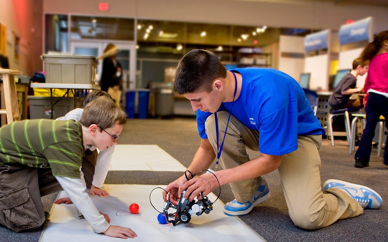 Volunteer | Great Lakes Science Center